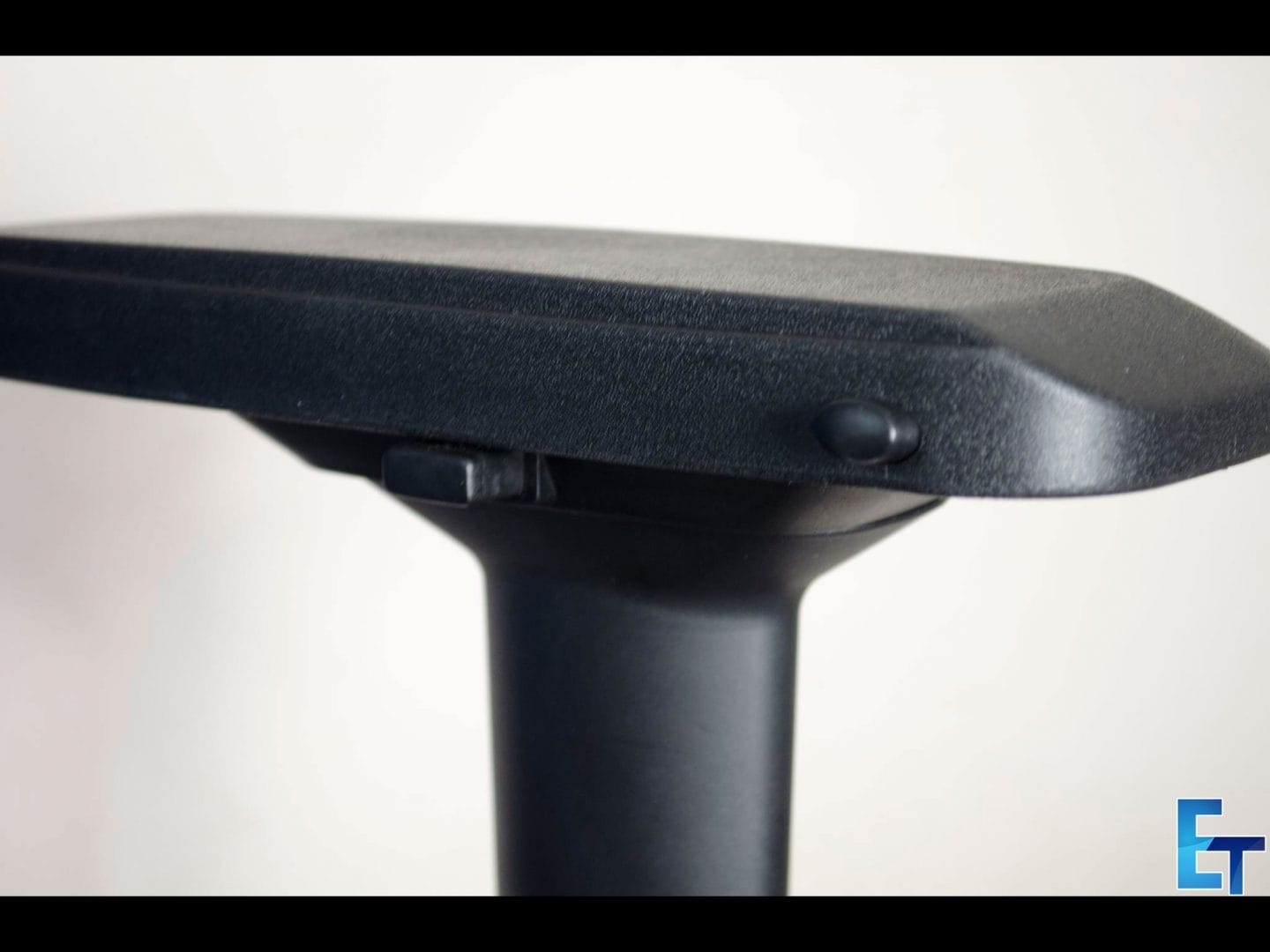 Vertagear SL4000 Gaming Chair Review - EnosTech.com